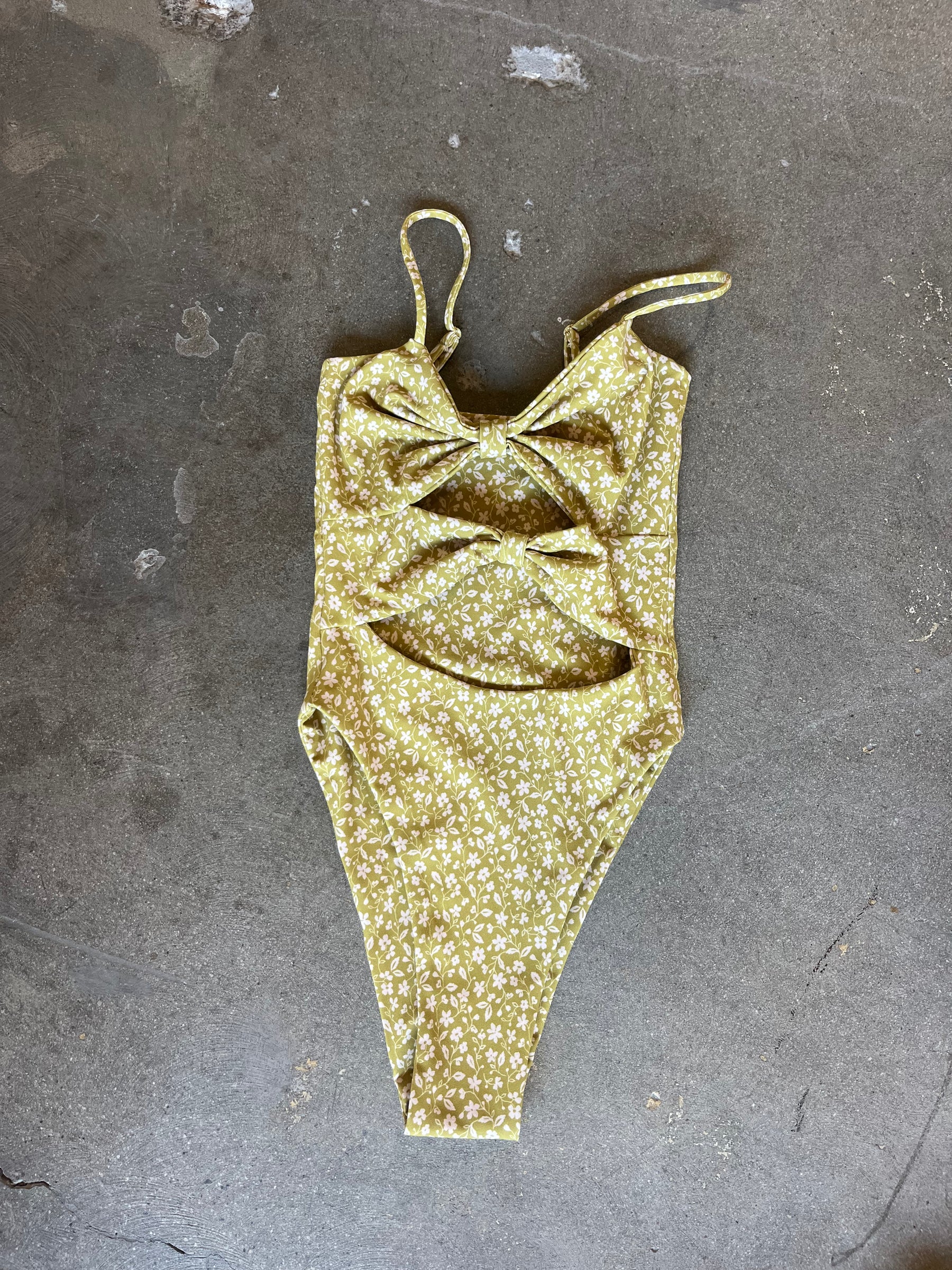 ALLY ONE PIECE IN NEWPORT- SAMPLE SALE – RESA